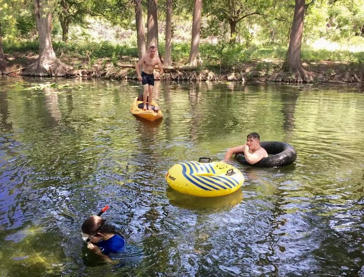 Deep Frio River! Private, Pool Table, Pet Friendly - Leakey, TX