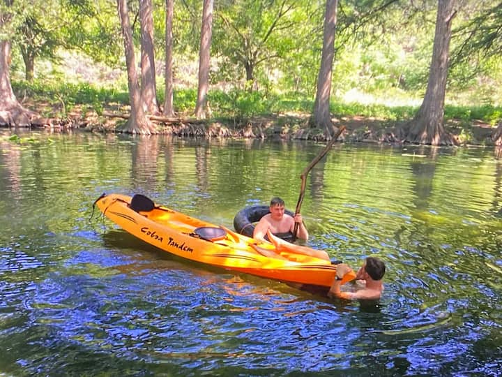 Private Frio River, River View, Huge Deck, Pets Ok - Leakey, TX