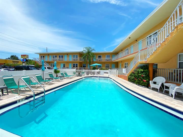 Treasure Island Gem | Pool | 4 Min To Beach - St. Pete Beach, FL