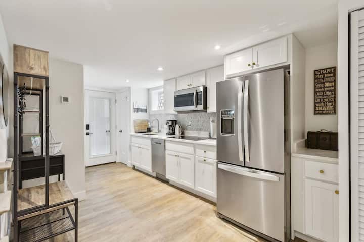 New Large & Bright Arboretum/h-street/cap Hill 2br - Washington, D.C.