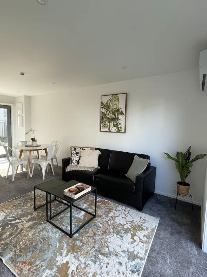 Charming 2br Home In Mohua Lane - Christchurch