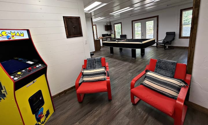 Casino Close! Hot Tub-firepit-pool Table Sleeps 14 - Broken Bow, OK