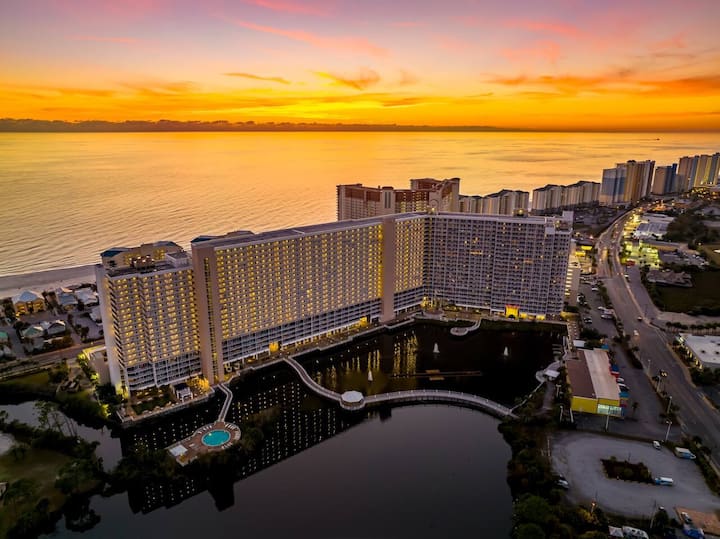 Laketown Wharf, Pool, Lake View, King Beds, Stunni - Panama City Beach, FL