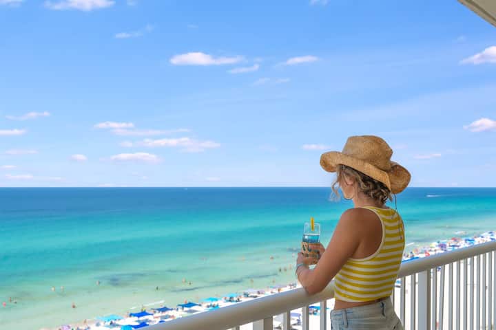 Spacious Corner Unit! Oceanfront, Majestic, Pools - Panama City Beach, FL