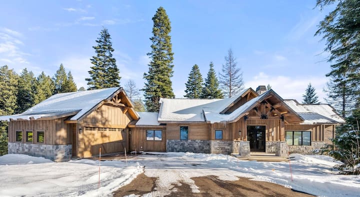 The Tree House | Includes Two 1-day Lift Tickets - Lake Cascade, ID