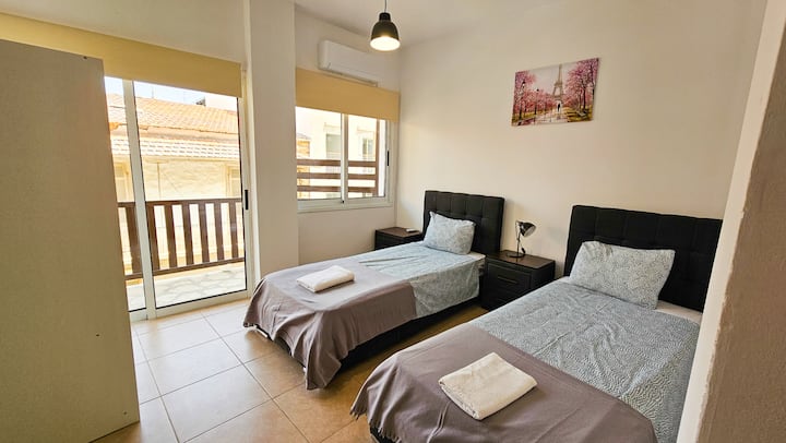 Sky Ward City Rooms - Room 2 - Larnaca