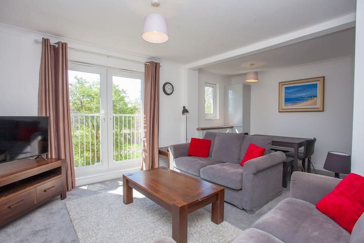 3 Bedroom Duplex With Free Parking - Glasgow