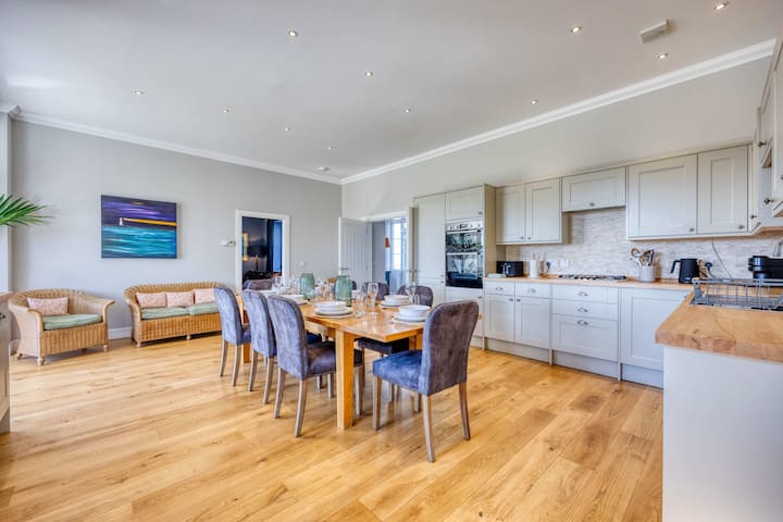 Farmhouse Retreat With Large Hot Tub - Balloch