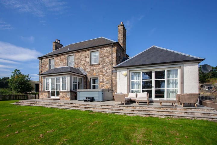 Farmhouse Retreat With Large Hot Tub - Paisley