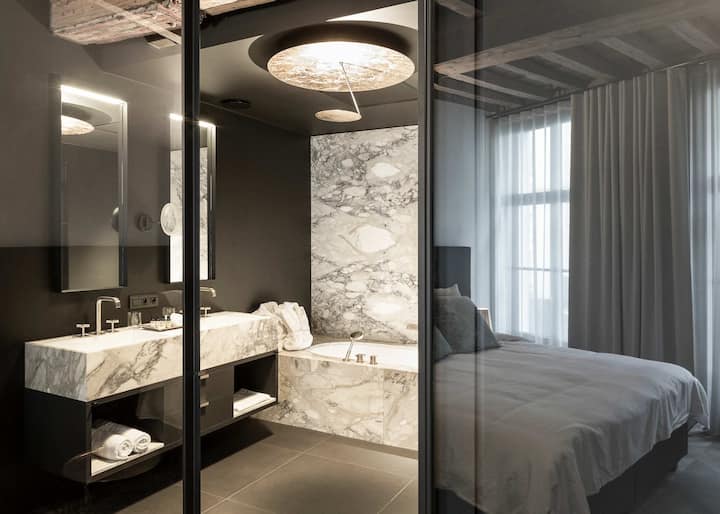 Secret & Private Suite With Timeless Elegance - Antwerp