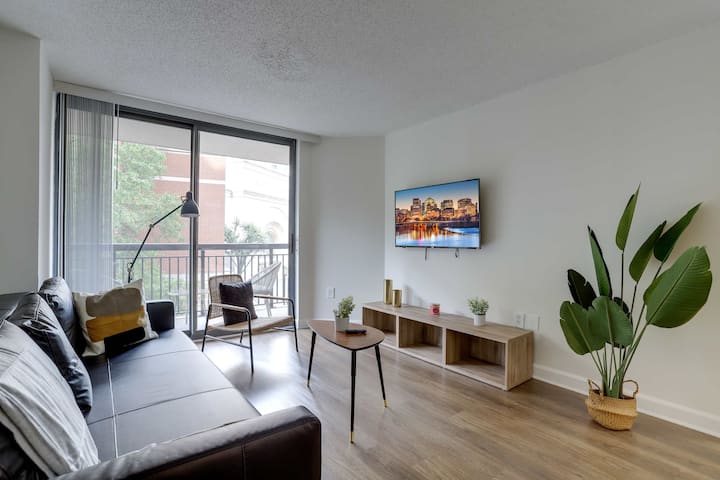 Capitol Comfort, Stylish Stay - Arlington, VA