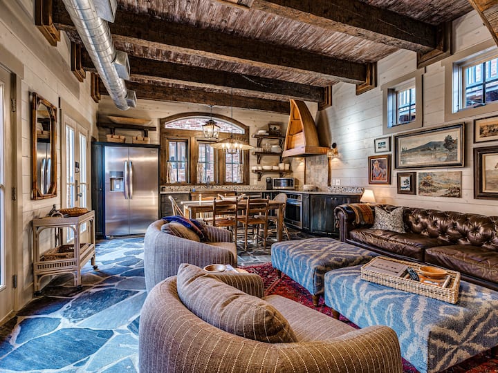 Carlton Landing-driftwood - Carlton Landing