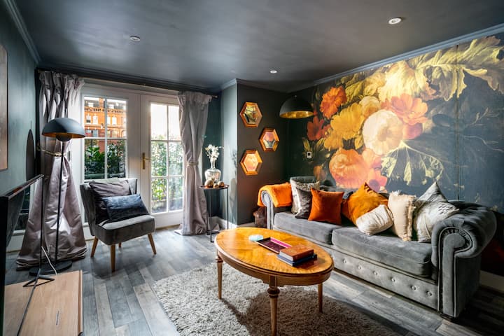 Gorgeous Design 2 Bed Flat Barons Court Sleeps Six - London