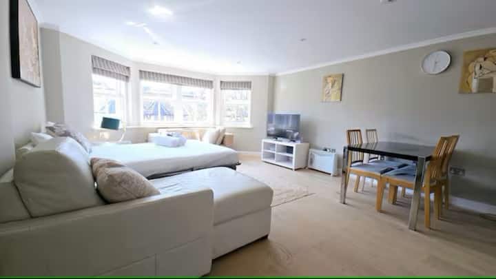 Luxury 1 Bed Apt Sleeps 5, Barons Court 5m To Tube - Londres