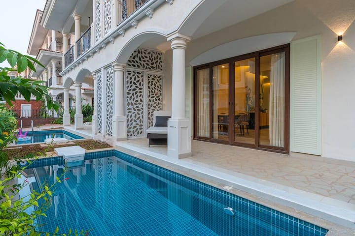 Raina Villas Goa Lux 8bhk Pvt Pool - Anjuna