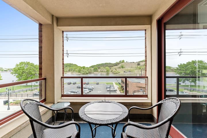 Luxury Condo Downtown Grand Haven - Grand Haven, MI