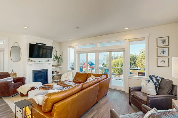 4 Br Home, Walk To The Beach With Private Hot Tub - Lincoln City, OR