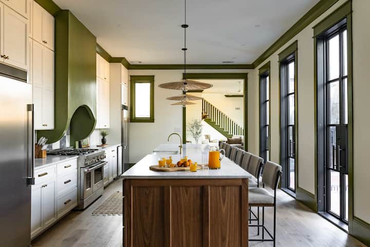 Luxury On Magazine St | Heated Plunge Pool - New Orleans, LA