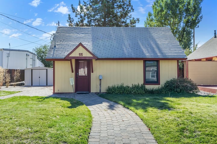 Bluebird Day - Huckleberry Cottage - Bend, OR