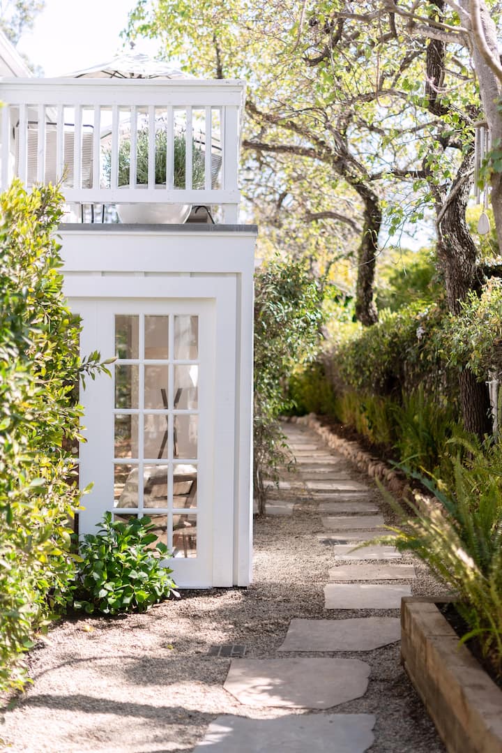 Charming Cottage Walkable To Butterfly Beach - Montecito, CA
