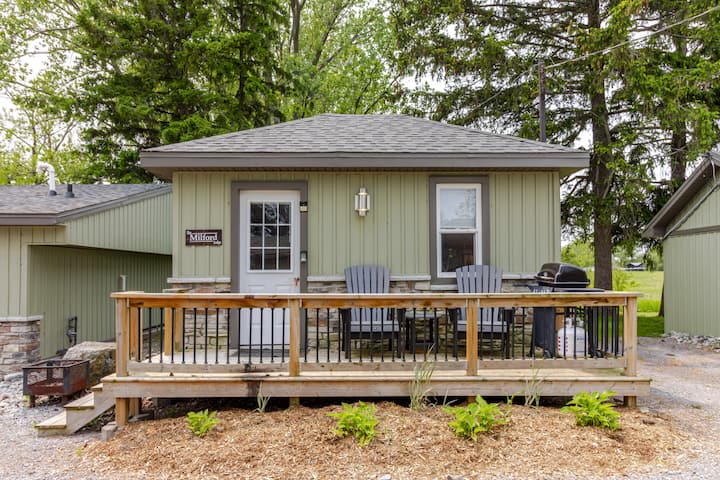 Westlake Milford Lodge; 1 Beach Pass To Sandbanks! - Prince Edward