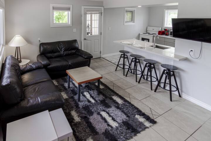 West Lake Cottage - Hillier Lodge - Prince Edward County