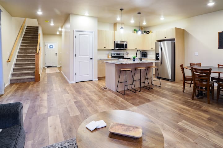 Elgin Modern Maple Townhome 101 - Caldwell
