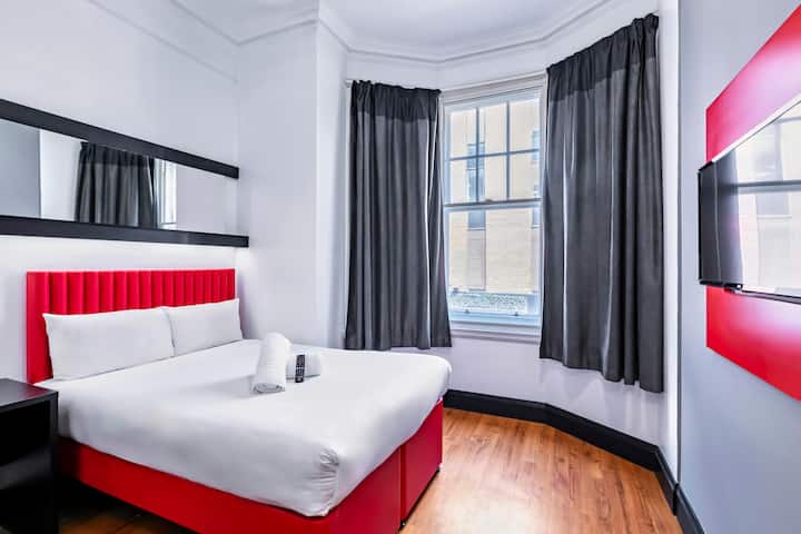 Refurbished Historic Building With Period Details - Newcastle upon Tyne