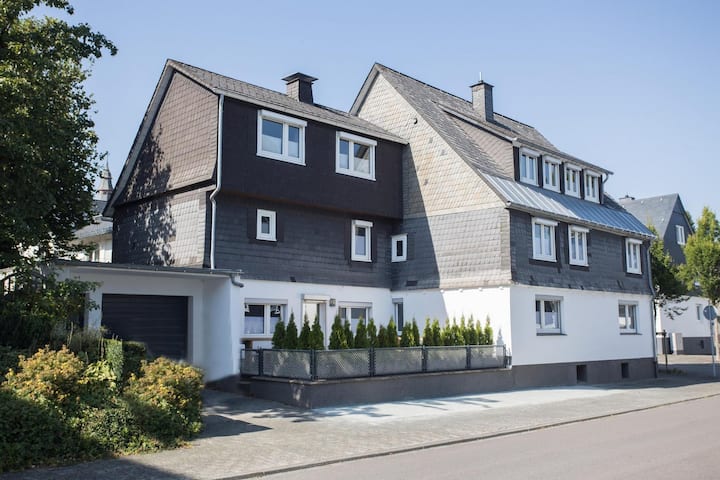 Vakantiehuis - 18 P - Kirchstrasse 17 | Winterberg - Winterberg