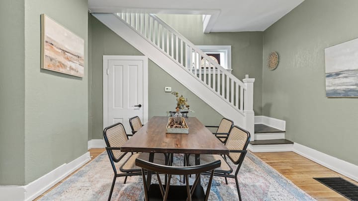 Historic Brick 3 Bed Parking, Patio & Pets Welcome - Fort Wayne, IN