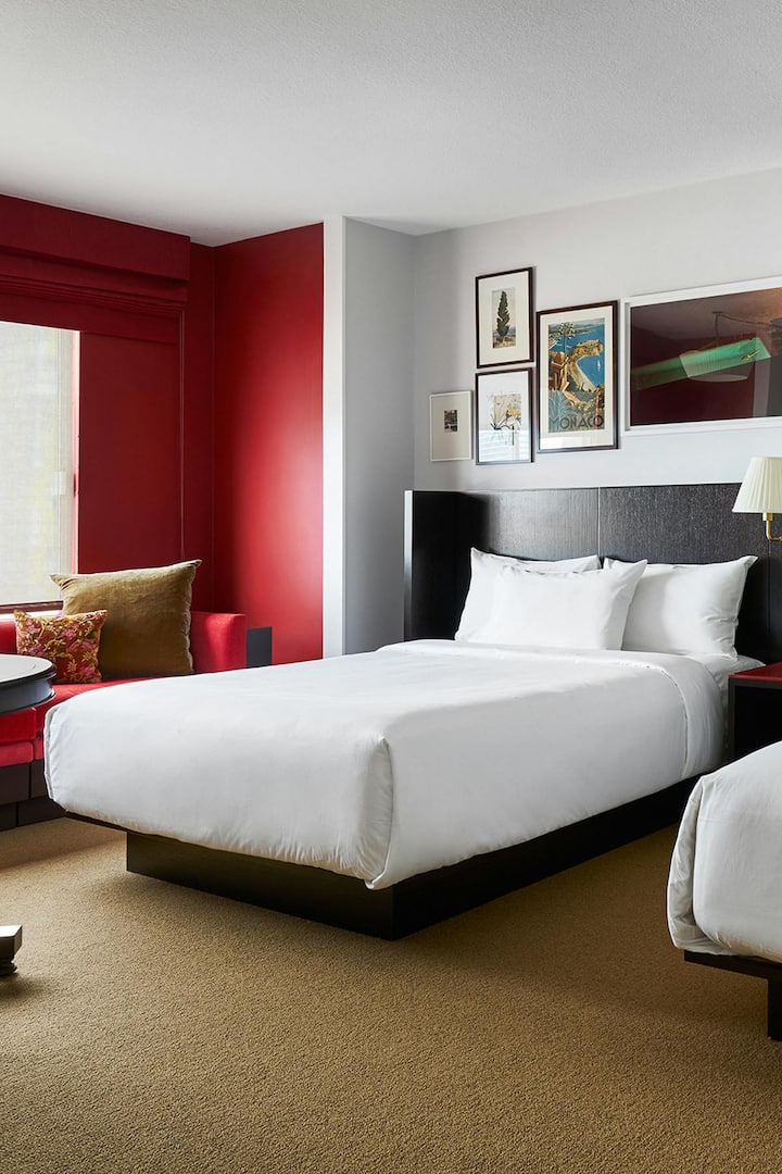 Double Queen Room With Window Seating - Las Vegas, NV