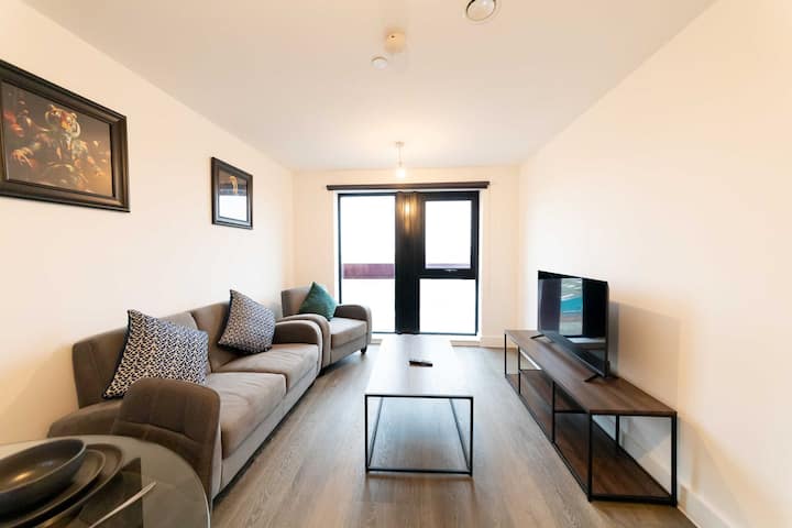 Spacious 1 Bed Apartment In Liverpool W Views - Prenton Park