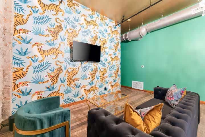 Welcome To Black Palace-d! A Beautiful Downtown Lo - Springfield, MO