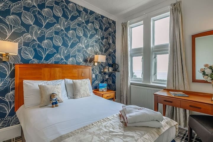 Coastal Comfort: Steps Away From The Beach - 濱海紹森德