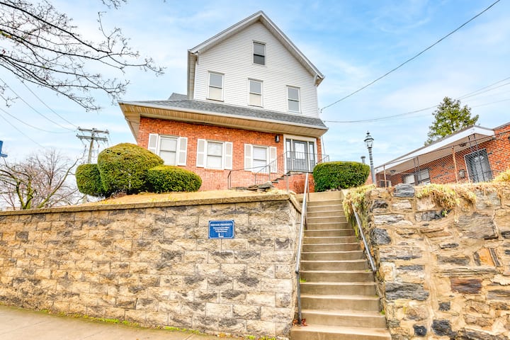 Centrally Located & Pet Friendly: Yonkers Studio! - Yonkers, NY