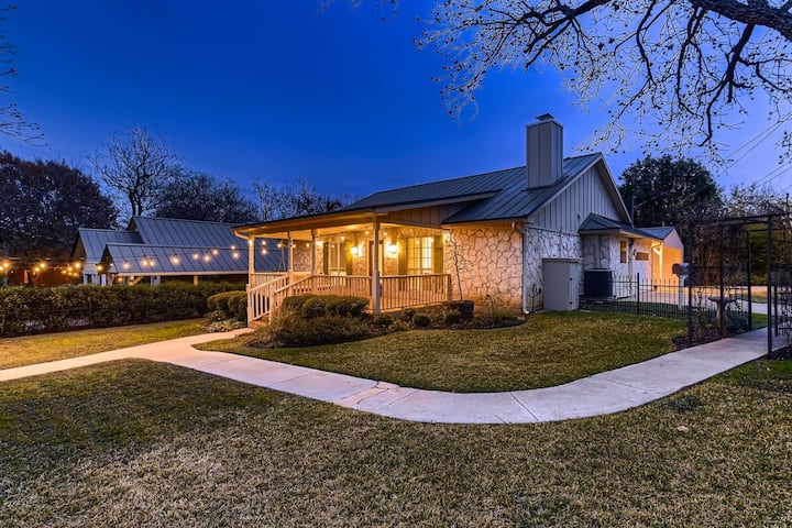 The Cornerstone Cottage - Steps From The Square! - Georgetown, TX