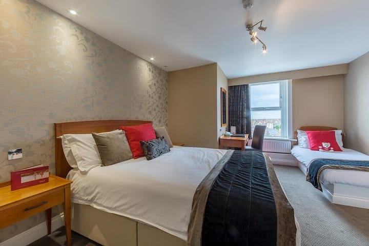 Romantic Beachfront Nook, Near Priory Park - Southend-on-Sea