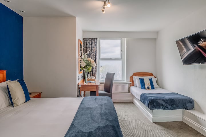Romantic Beachfront Nook, Near Priory Park - Southend-on-Sea