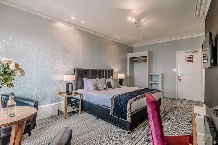 Quiet Couple Room, Perfect For Relaxing Stays - Southend-on-Sea