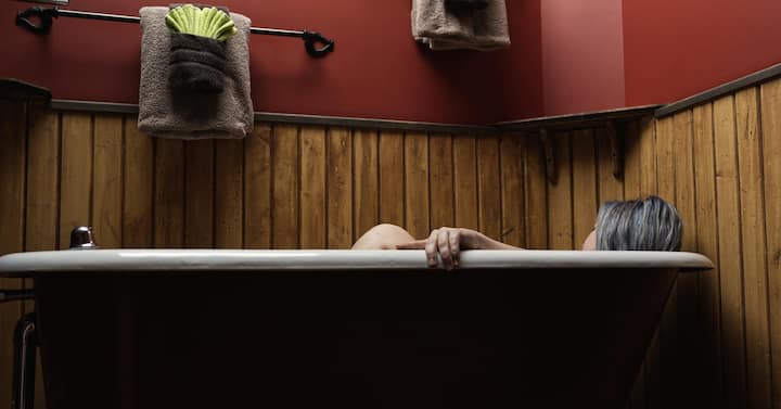 Downtown Bright Studio Oasis With A View & Deck! - Nelson