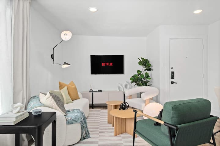 Modern, Convenient & Cozy - Your “Peak” Getaway! - Dallas, TX