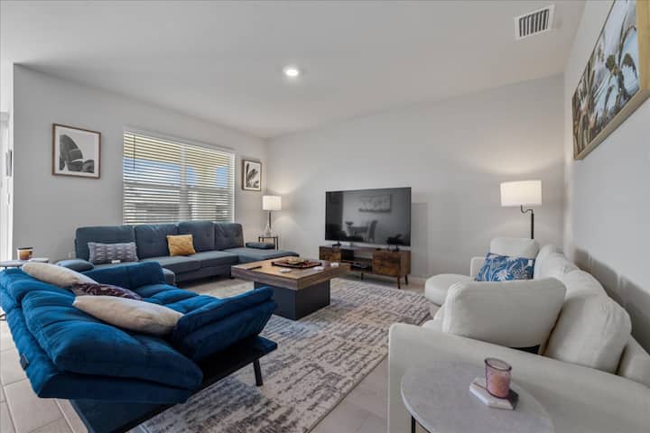 Cape Coral Getaway: Modern Comfort & Location - Cape Coral, FL