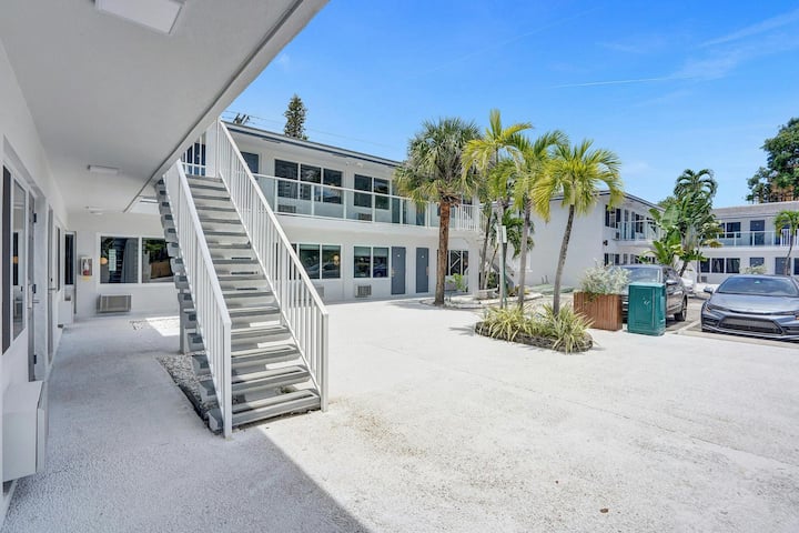Adults-only Building For A Quieter Stay - Fort Lauderdale, FL