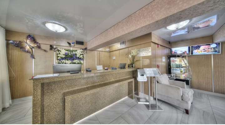 Well-appointed King With Accessible Features - Fort Lauderdale
