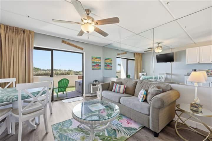 Beacher's Lodge Patio Suite #128 - Crescent Beach, FL
