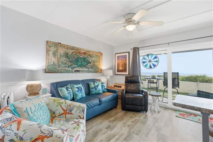 Beacher's Lodge Patio Suite #113 - Crescent Beach, FL