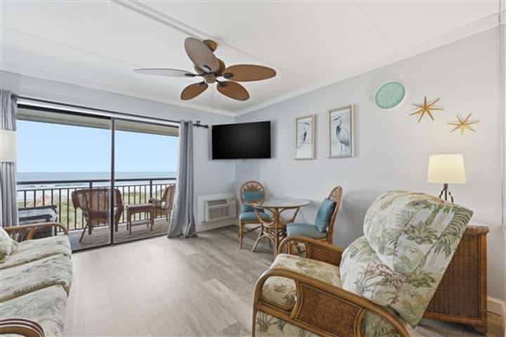 Beacher's Lodge Balcony Suite #305 - Crescent Beach, FL