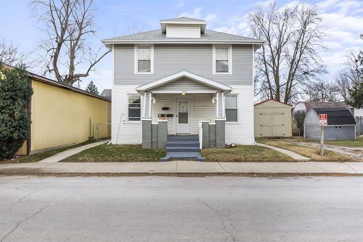 Pet Friendly Apt W/ Fenced Yard - Fort Wayne, IN