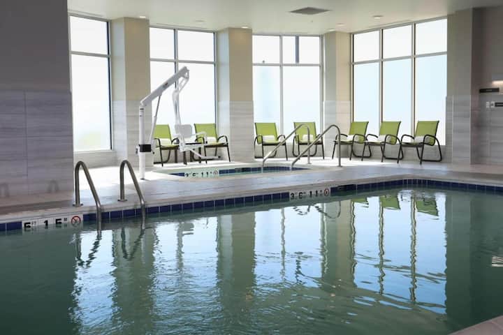 Mountain View | Free Parking. Indoor Pool & Gym - Denver, CO