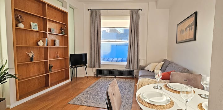 Temple Bar 1bd, Large & Newly Upgraded, Sleeps 4 - Dublin